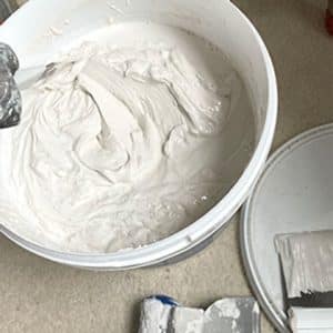 Best plasterboard filler for fixing cracks and holes: A DIY guide ...