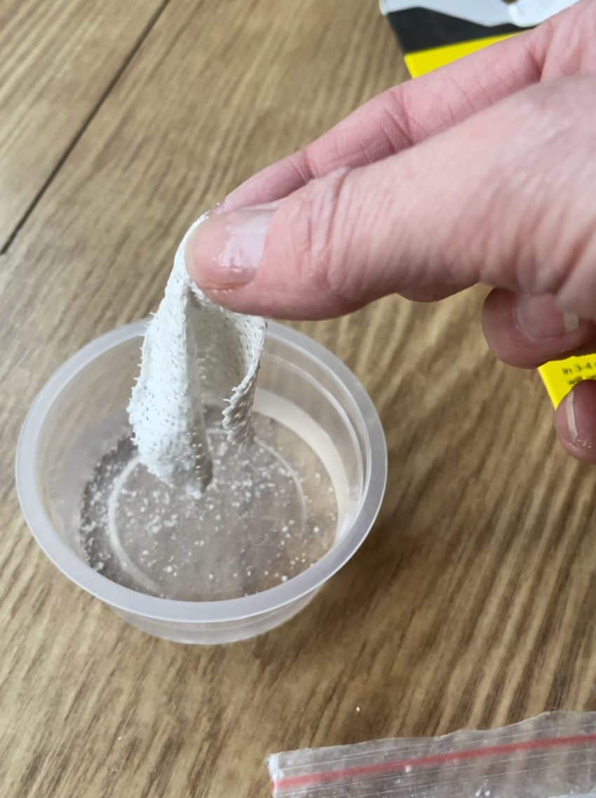 How to use Wet 'n' Fix repair pads for loose rawl plugs - Claire ...