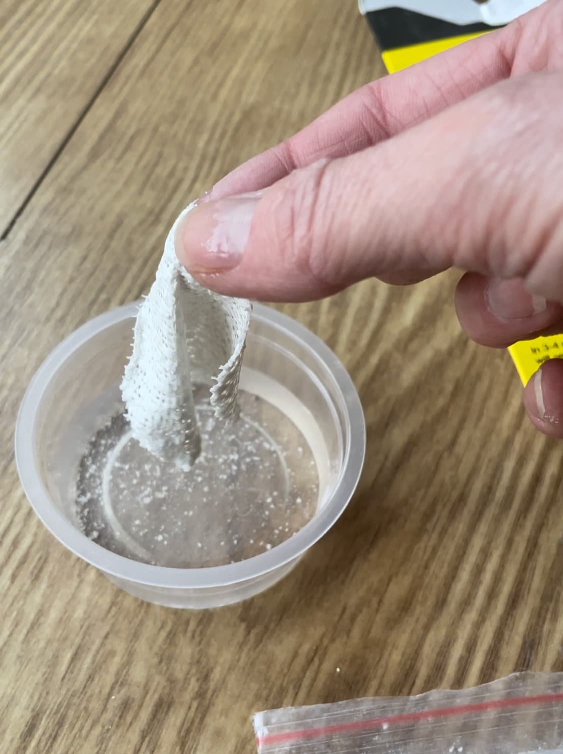 How to use Wet 'n' Fix repair pads for loose rawl plugs - Claire ...