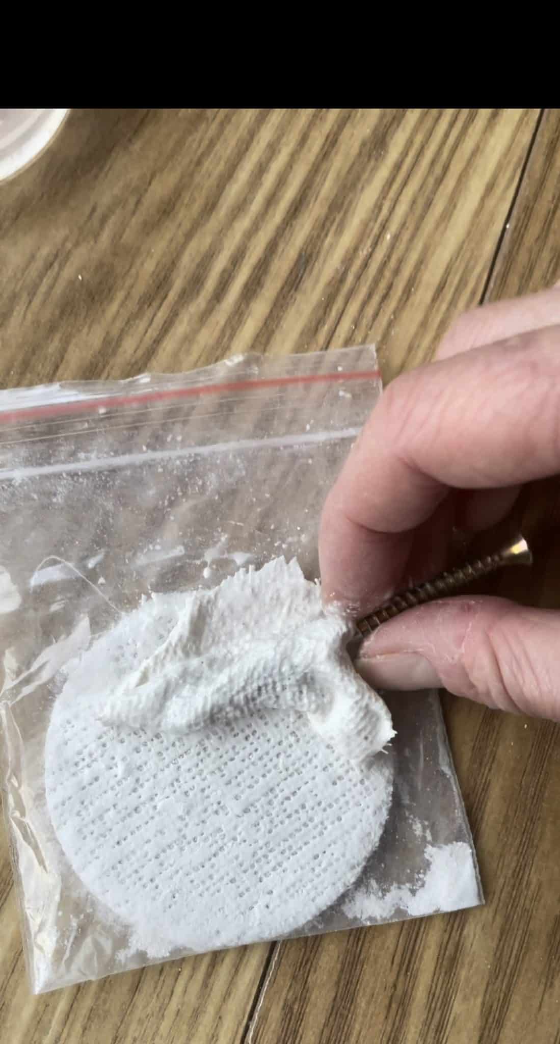 How to use Wet 'n' Fix repair pads for loose rawl plugs - Claire ...