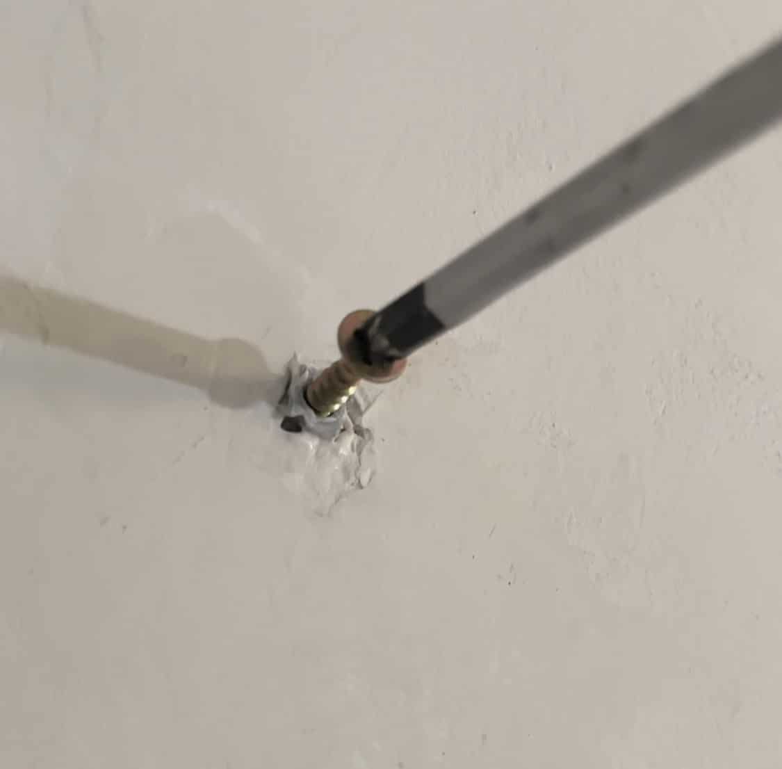 How to use Wet 'n' Fix repair pads for loose rawl plugs - Claire ...