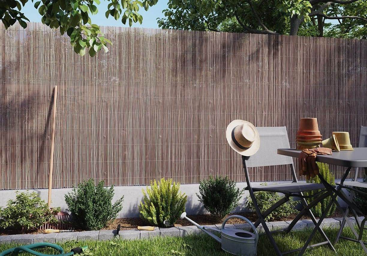 15 fence privacy screen ideas for secluded outdoor space - Claire ...