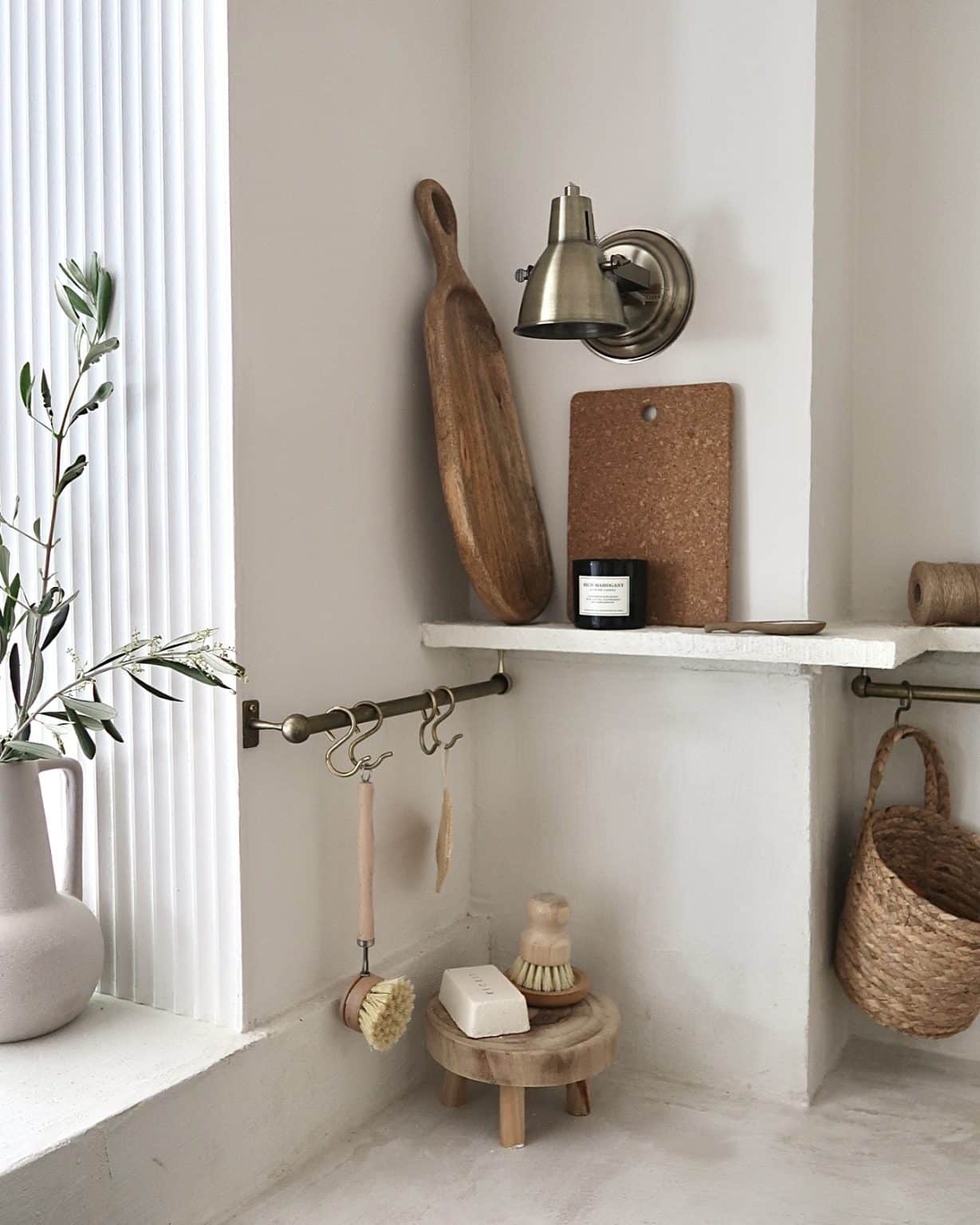 How to lay a resin garden path using Vuba resin-bound gravel DIY kits ...