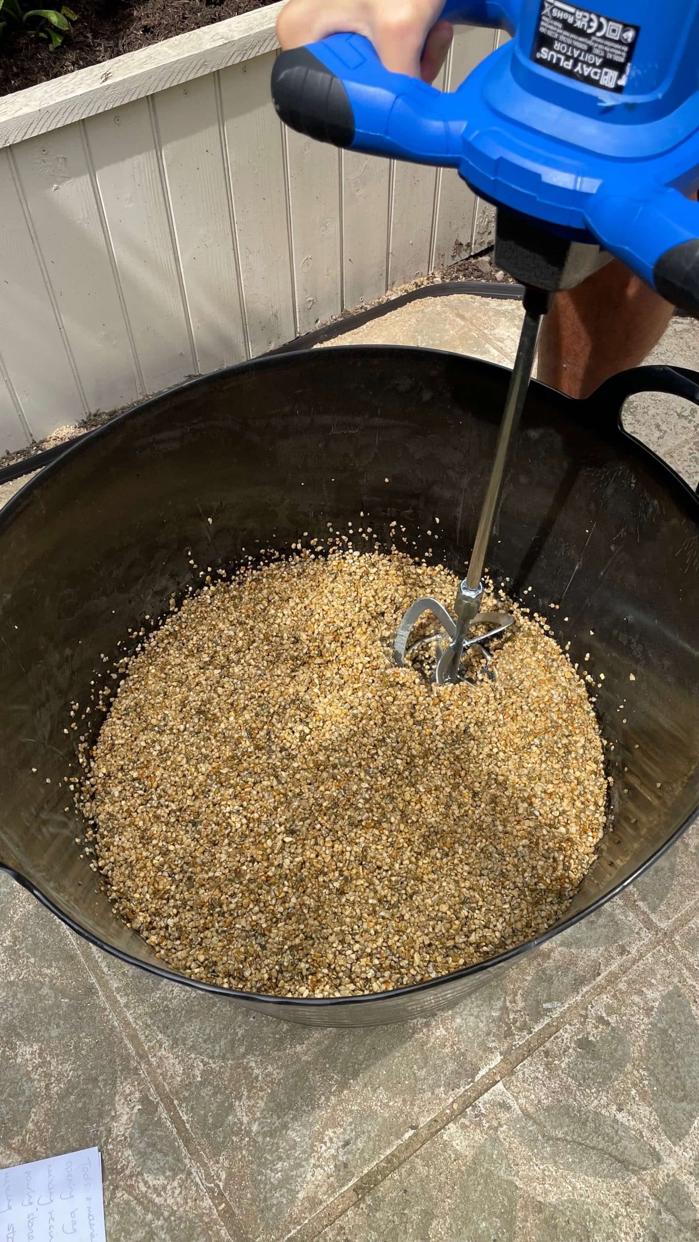 How to lay a resin garden path using Vuba resin-bound gravel DIY kits ...