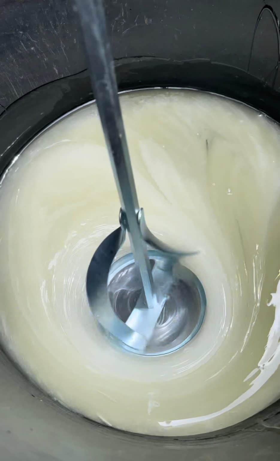 How to lay a resin garden path using Vuba resin-bound gravel DIY kits ...