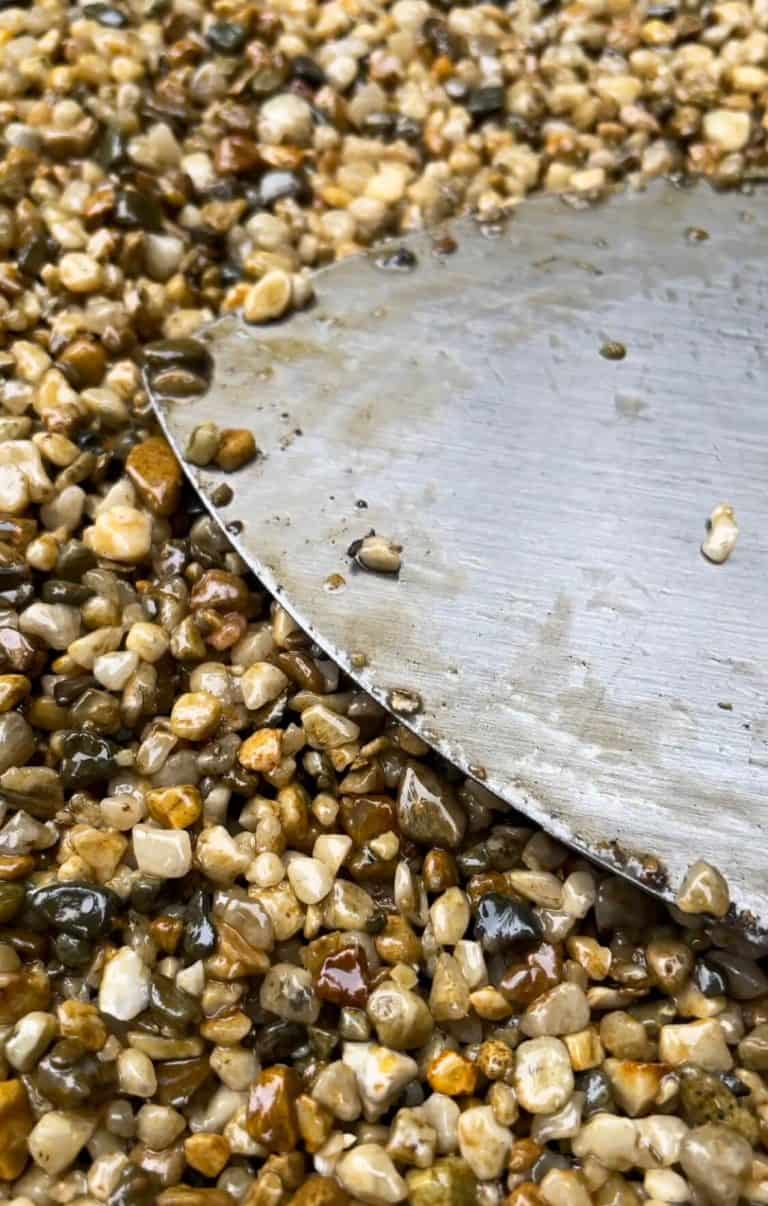 How to lay a resin garden path using Vuba resin-bound gravel DIY kits ...