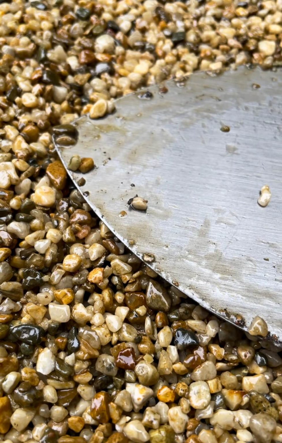 How to lay a resin garden path using Vuba resin-bound gravel DIY kits ...