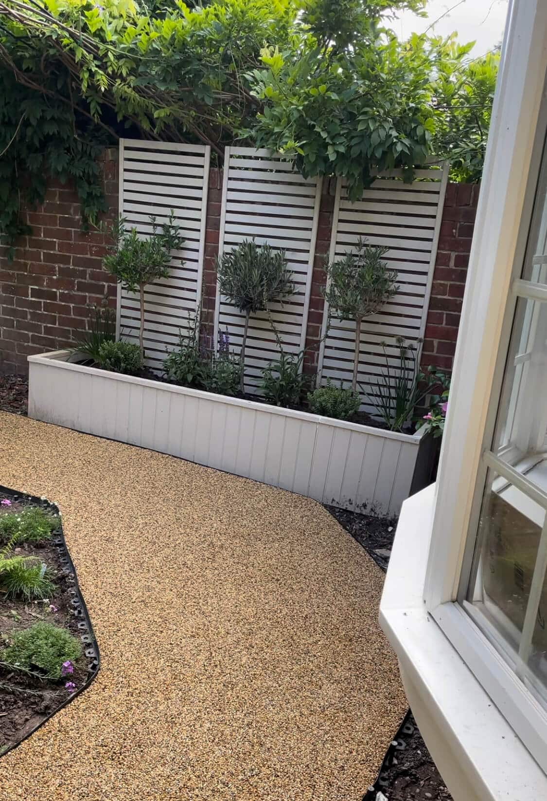 How to lay a resin garden path using Vuba resin-bound gravel DIY kits ...