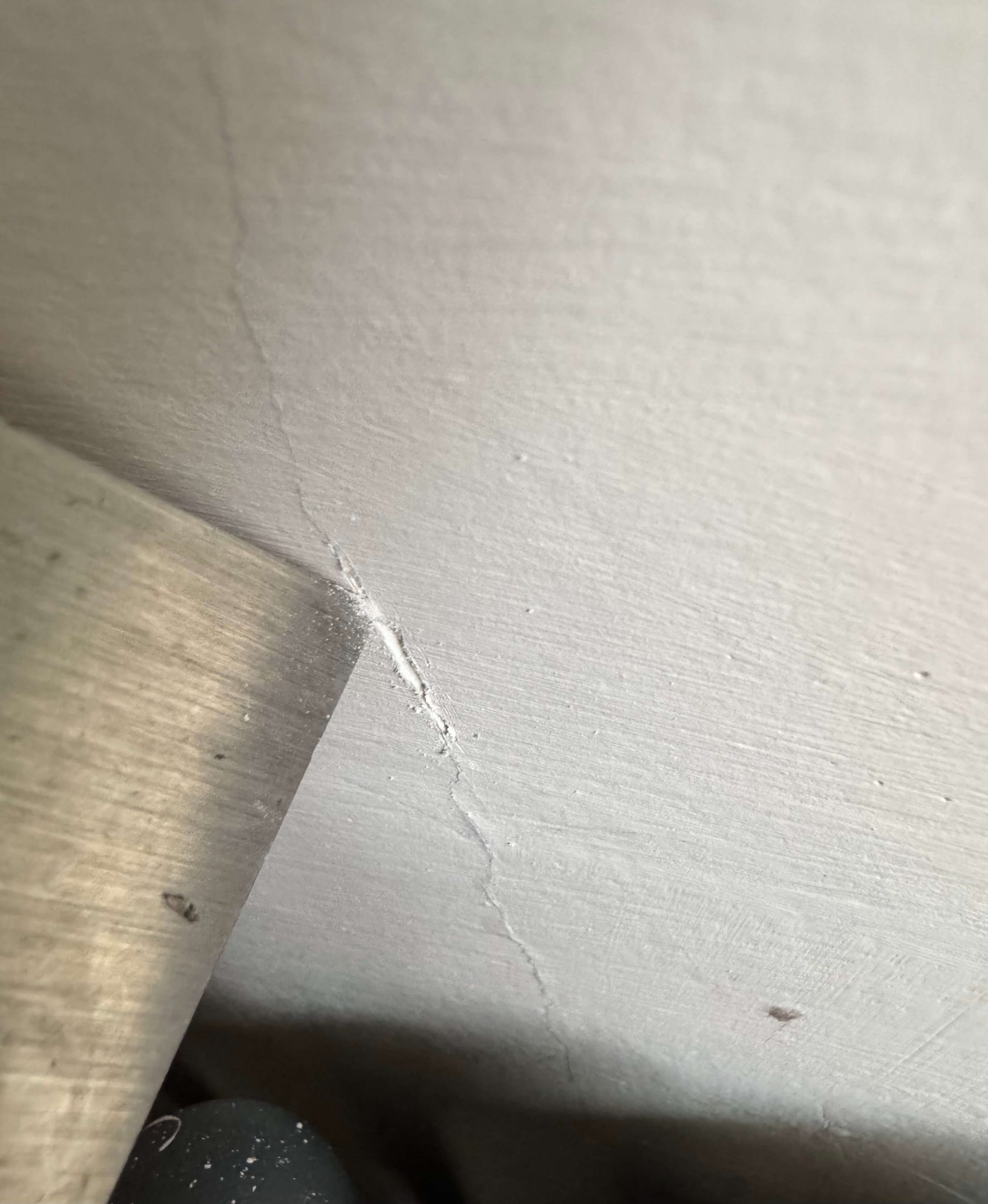 How to Repair cracks in plaster walls - what you need to know - Claire ...