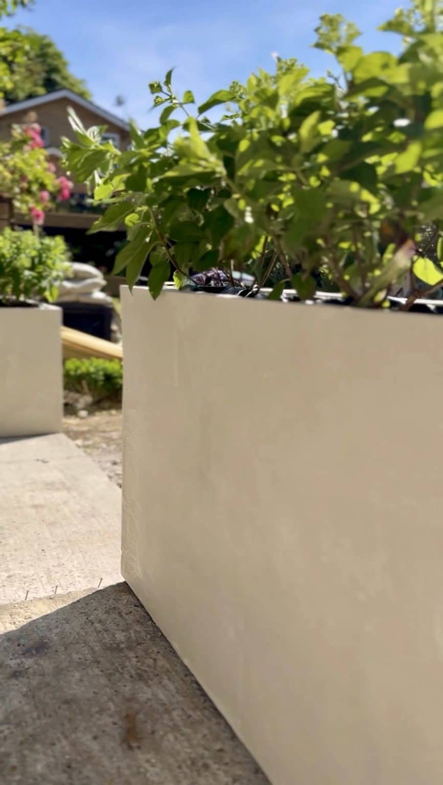 How to lay a resin garden path using Vuba resin-bound gravel DIY kits ...